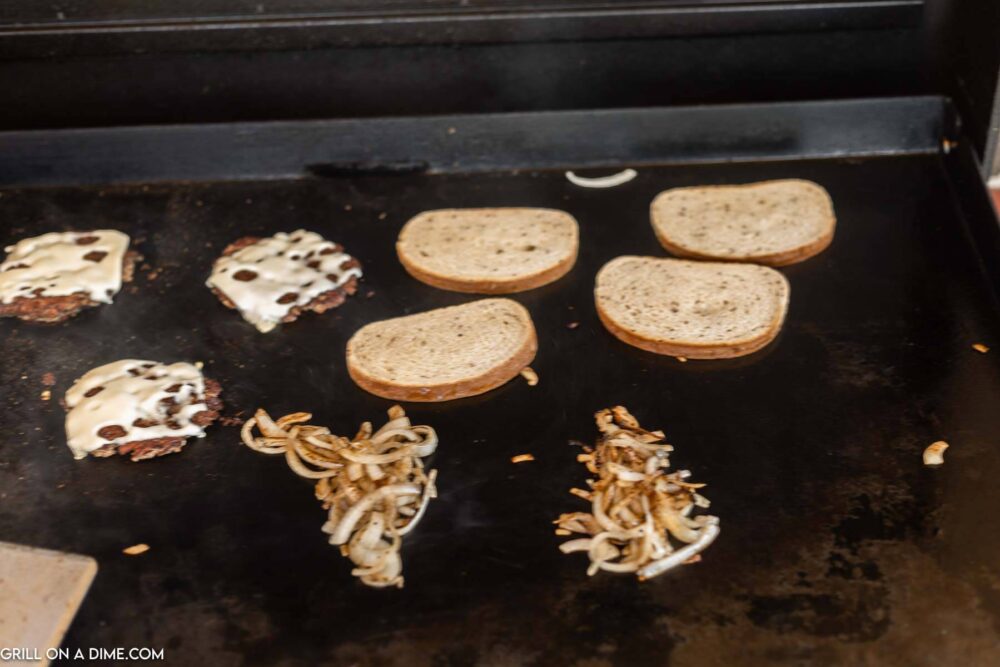 Freddy's Patty Melt Recipe - grillonadime.com