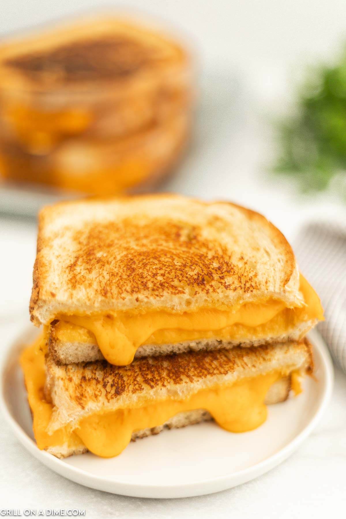 Blackstone Grilled Cheese Sandwich Recipe - grillonadime.com