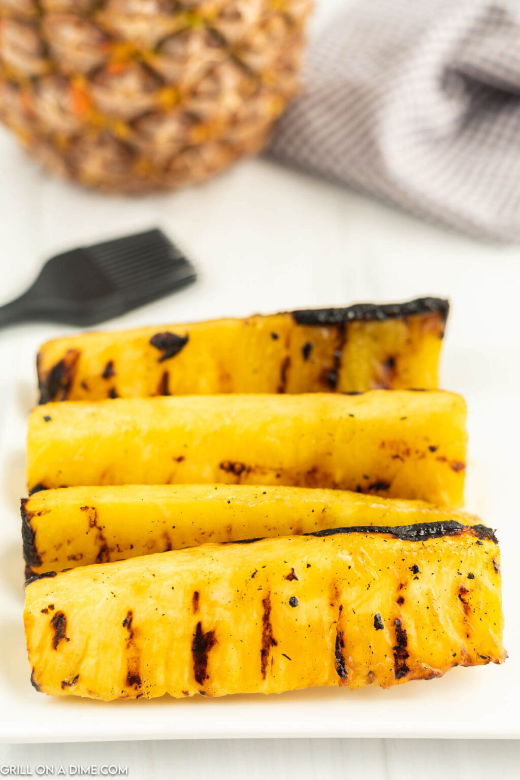 Grilled Pineapple Recipe - grillonadime.com