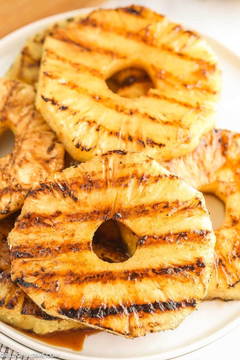 Grilled Pineapple Slices - grillonadime.com
