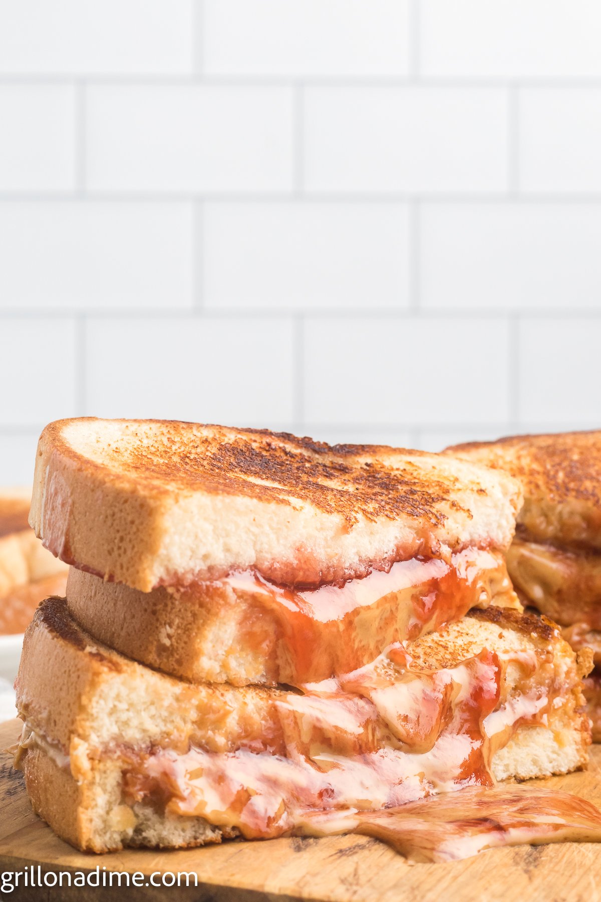 Grilled Peanut Butter and Jelly Sandwich Recipe - grillonadime.com