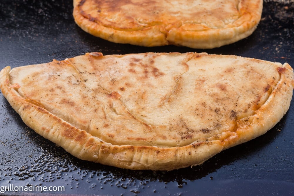 Blackstone Calzone - grillonadime.com