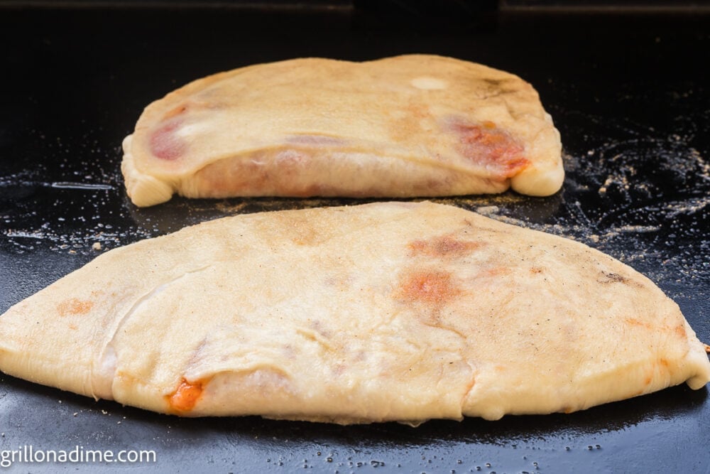 Blackstone Calzone - grillonadime.com