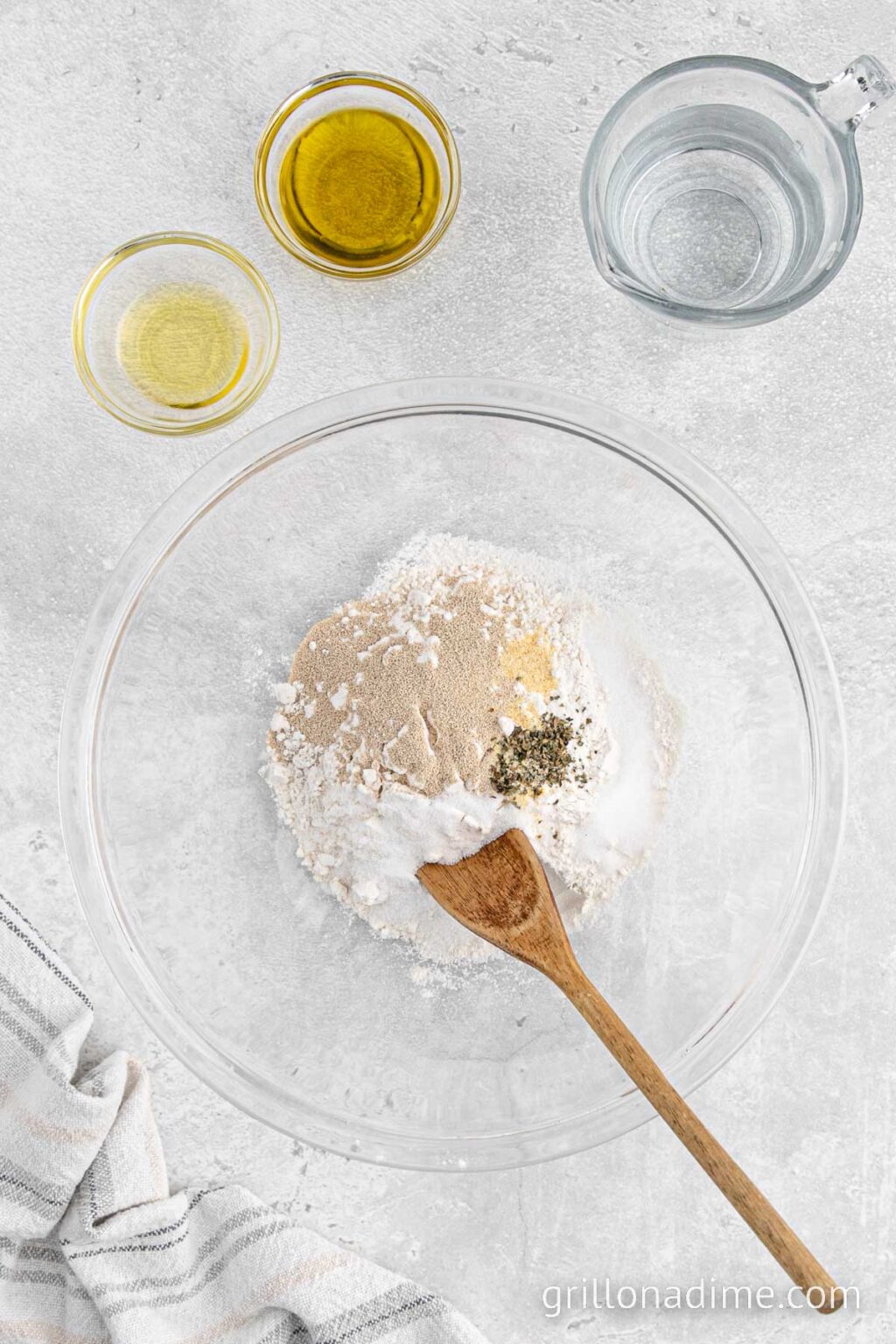 Grilled Pizza Dough: Perfect for Family Nights - grillonadime.com