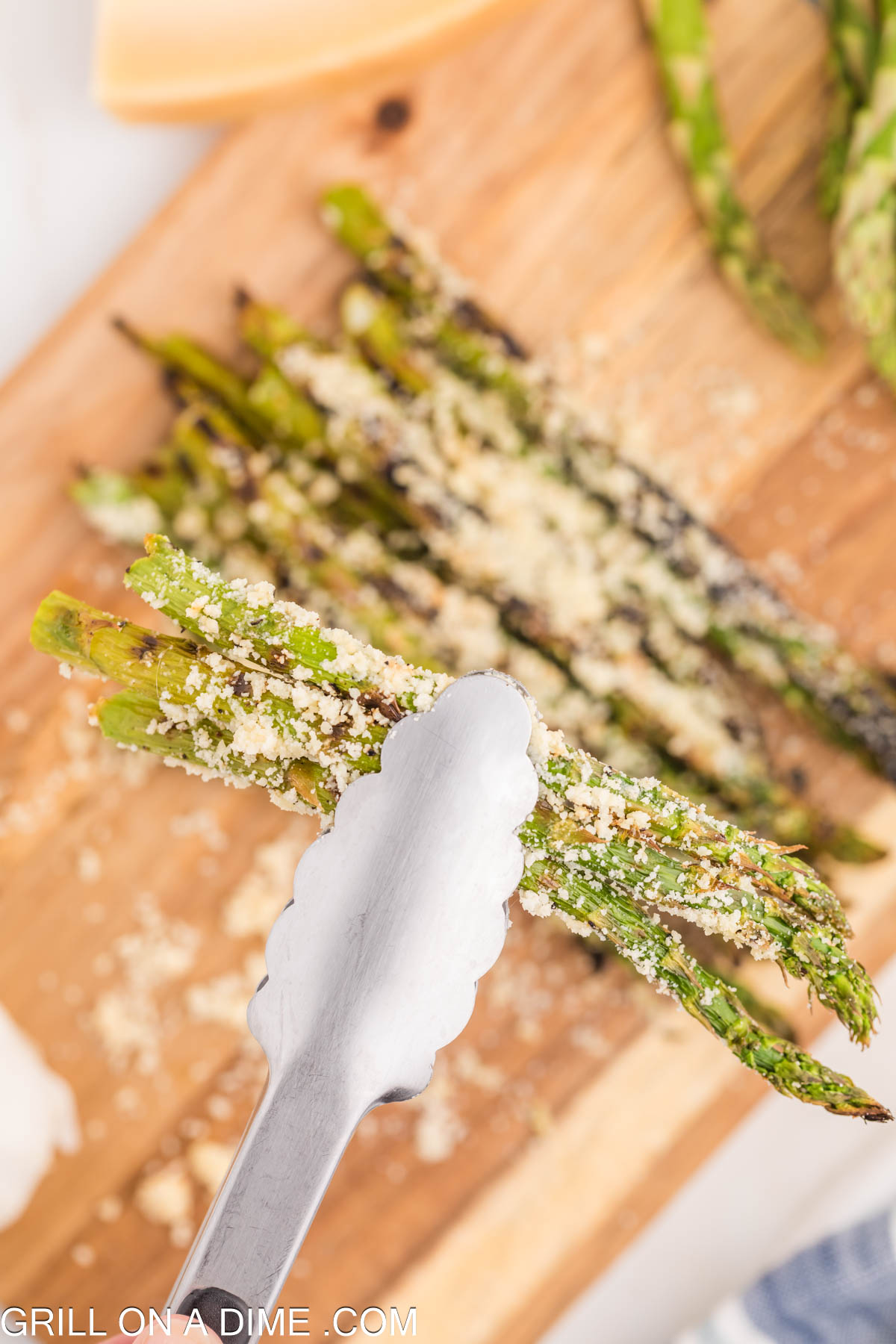 Grilled Parmesan Asparagus - grillonadime.com