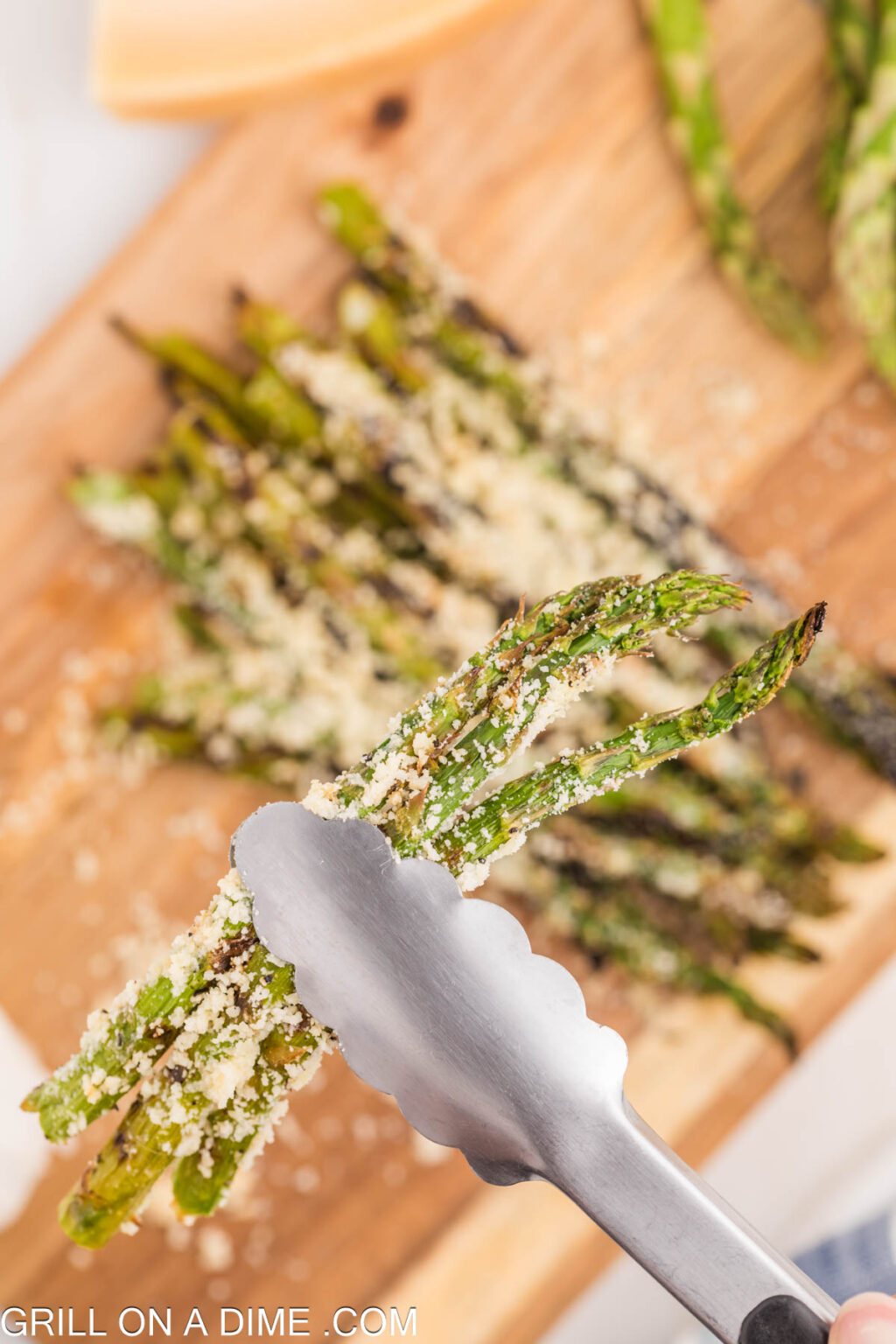 Grilled Parmesan Asparagus - grillonadime.com