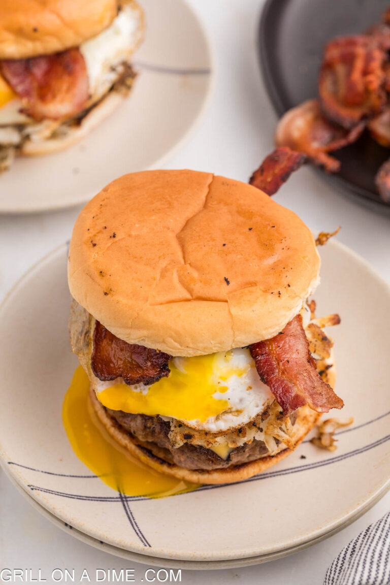 Blackstone Breakfast Burger Recipe - grillonadime.com