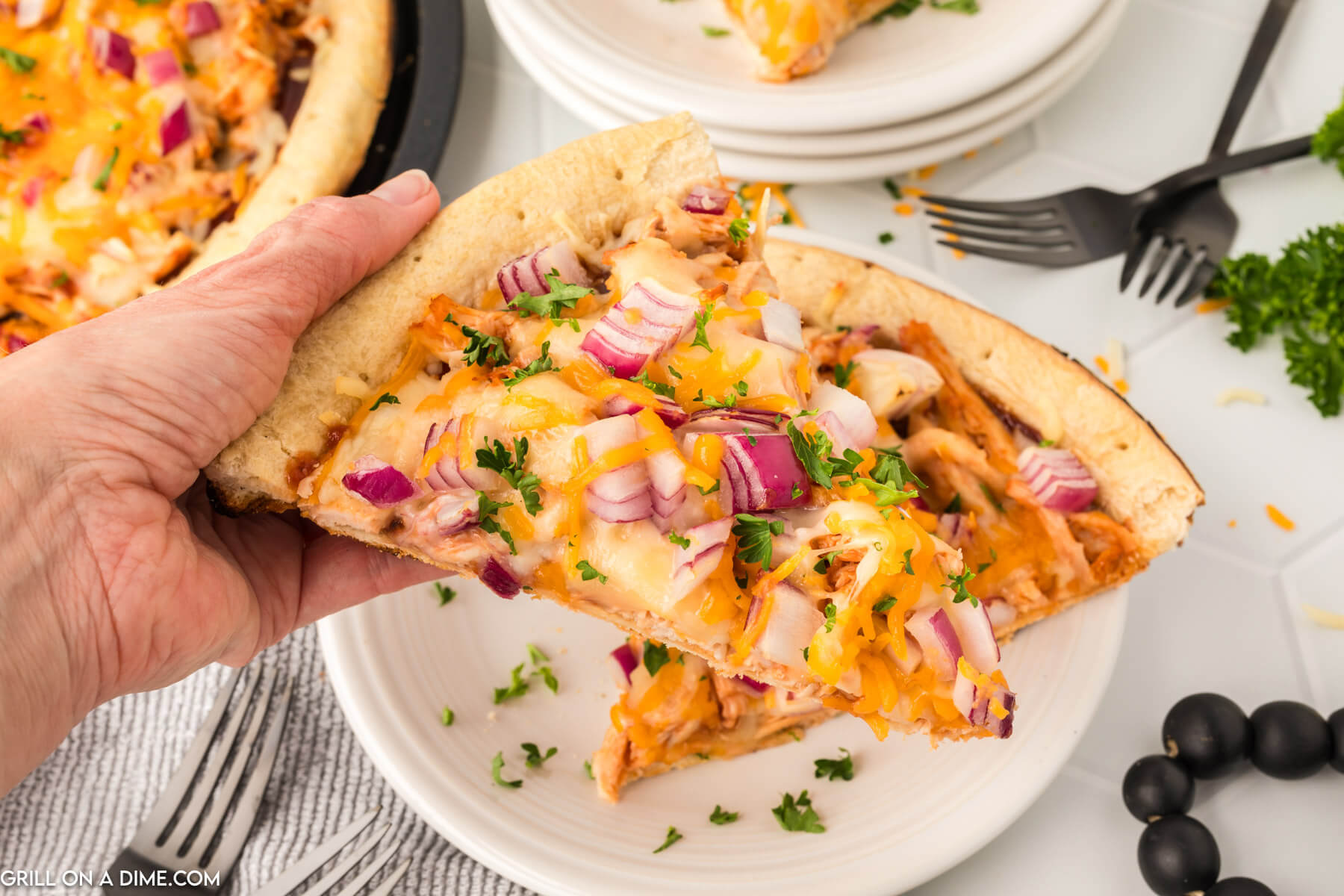 Grilled BBQ Chicken Pizza: Flavorful and Easy - grillonadime.com