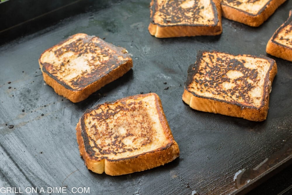 Blackstone Cinnamon French Toast - grillonadime.com