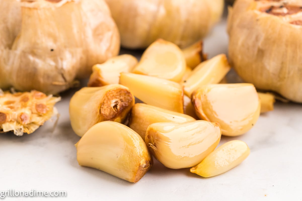 Smoked Garlic - grillonadime.com