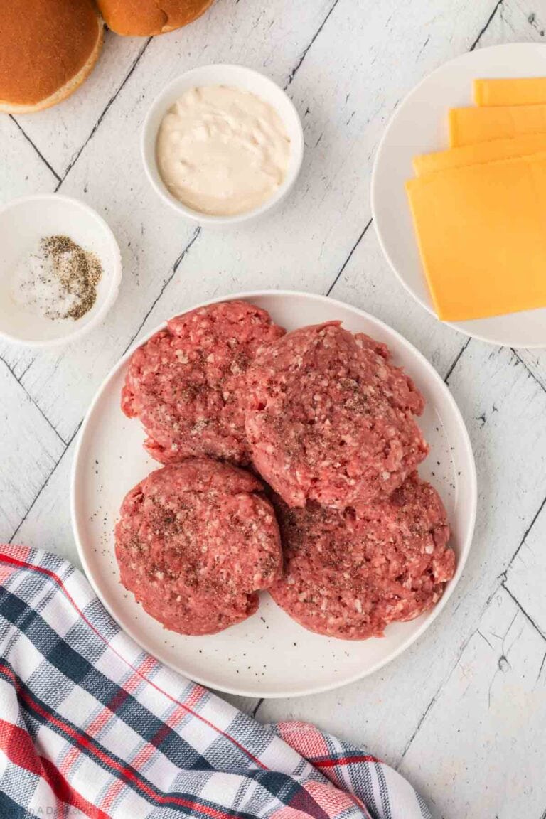 Chili Cheese Burger Recipe: A Flavor Explosion - grillonadime.com