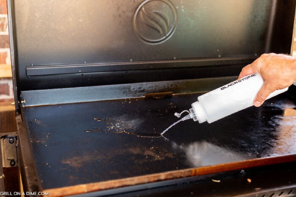 How to Clean Blackstone Griddle and Maintain It - (& VIDEO ...