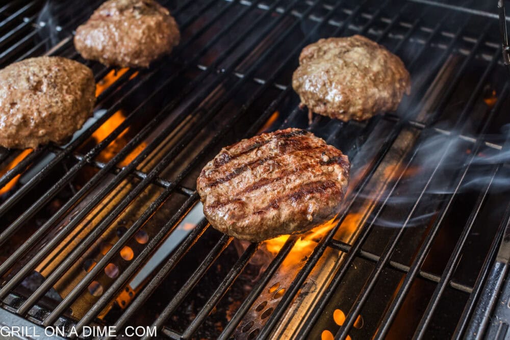Cowboy Burger: Layered Deliciousness Awaits - grillonadime.com