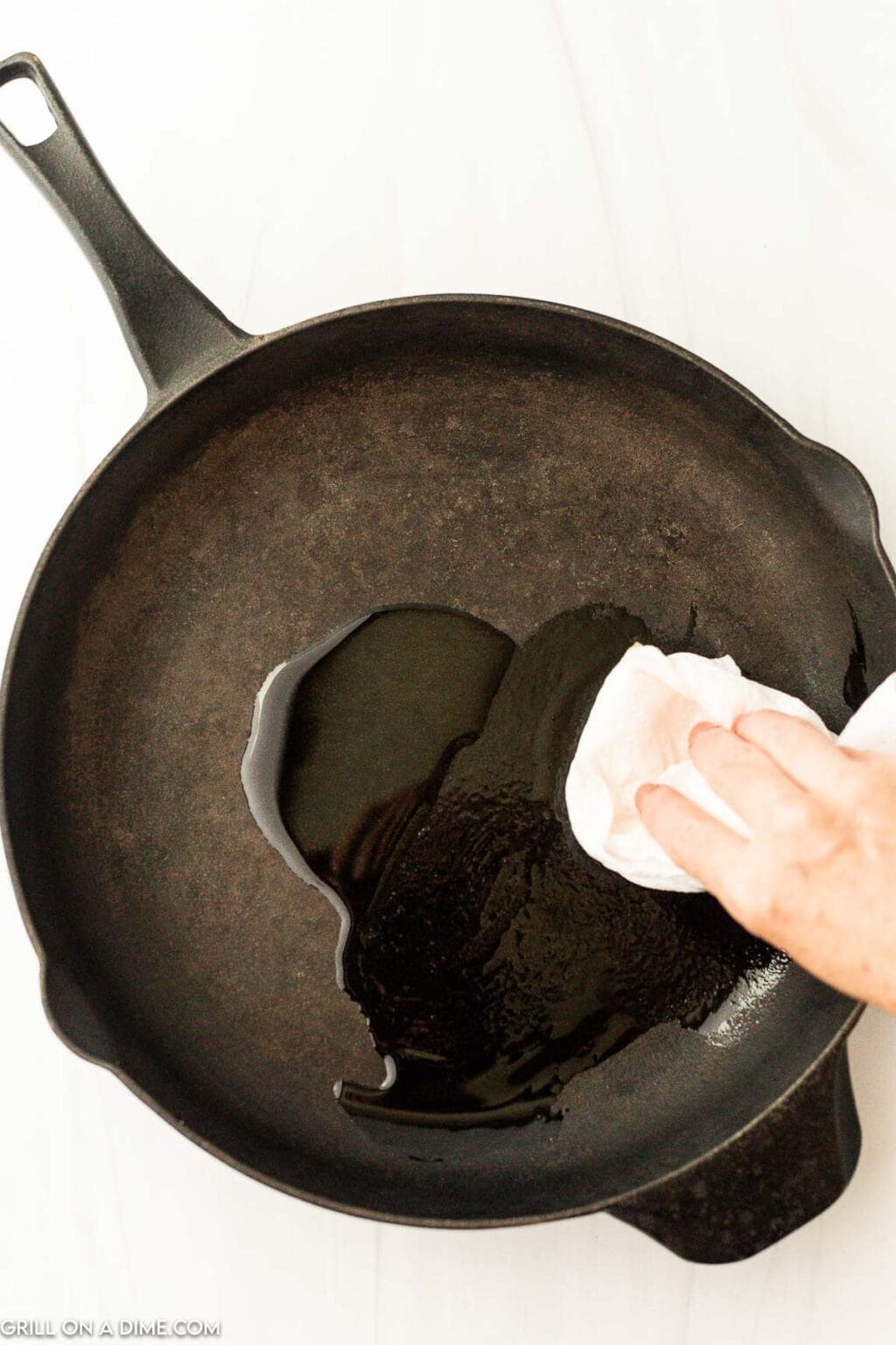 How to Restore Cast Iron Skillet - grillonadime.com