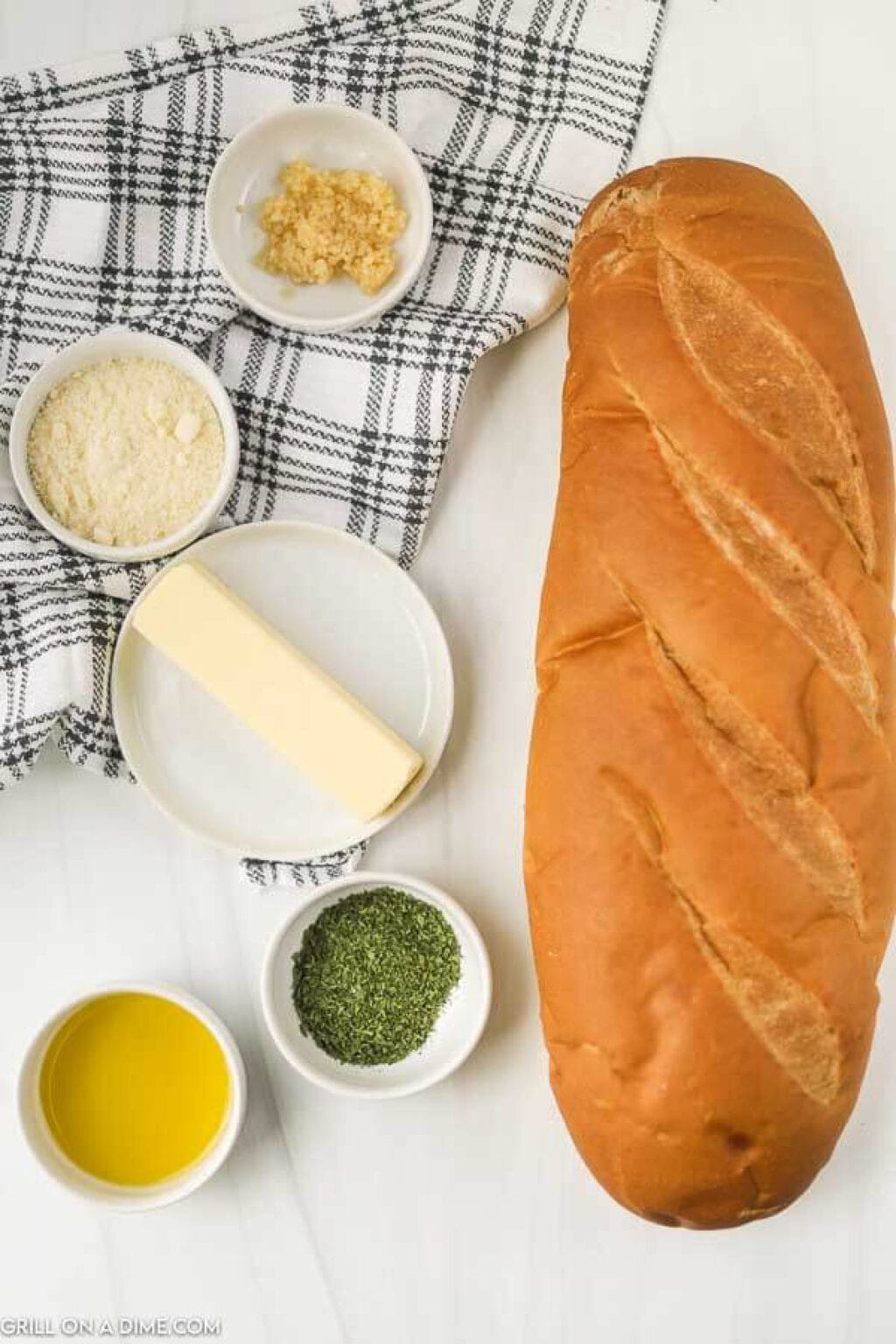 Grilled Garlic Bread - grillonadime.com