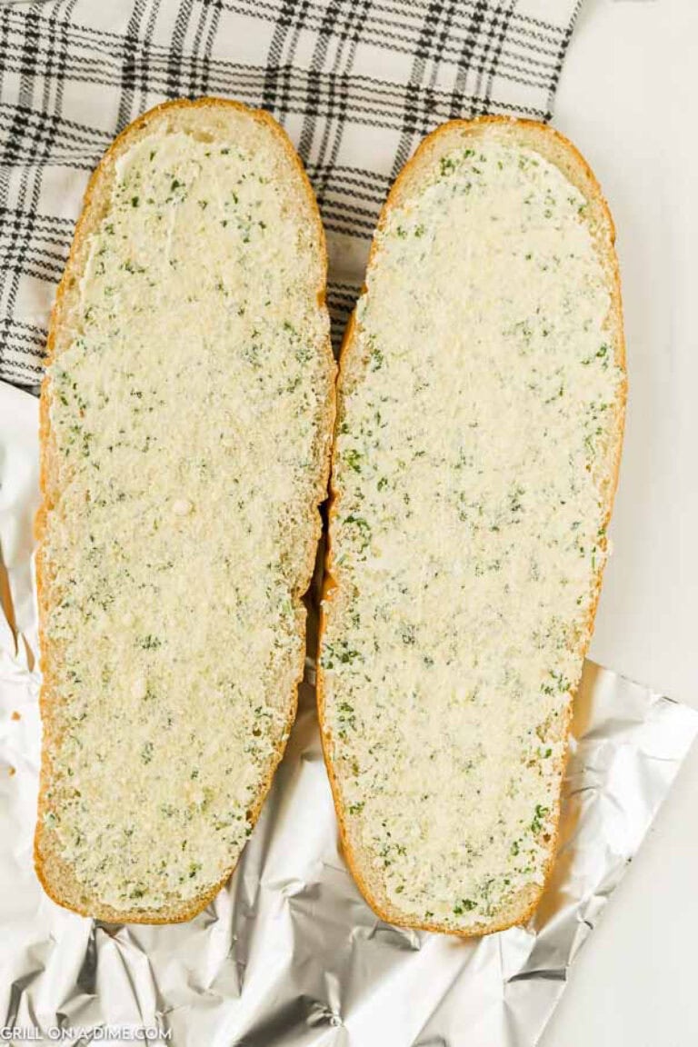 Grilled Garlic Bread - grillonadime.com