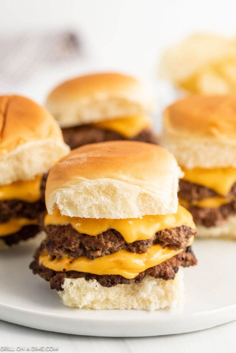 Smash Burger Sliders - grillonadime.com