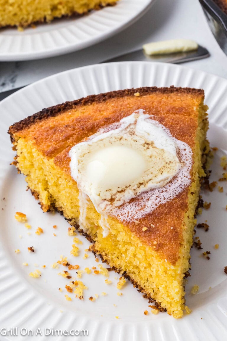 Cast Iron Skillet Cornbread - grillonadime.com