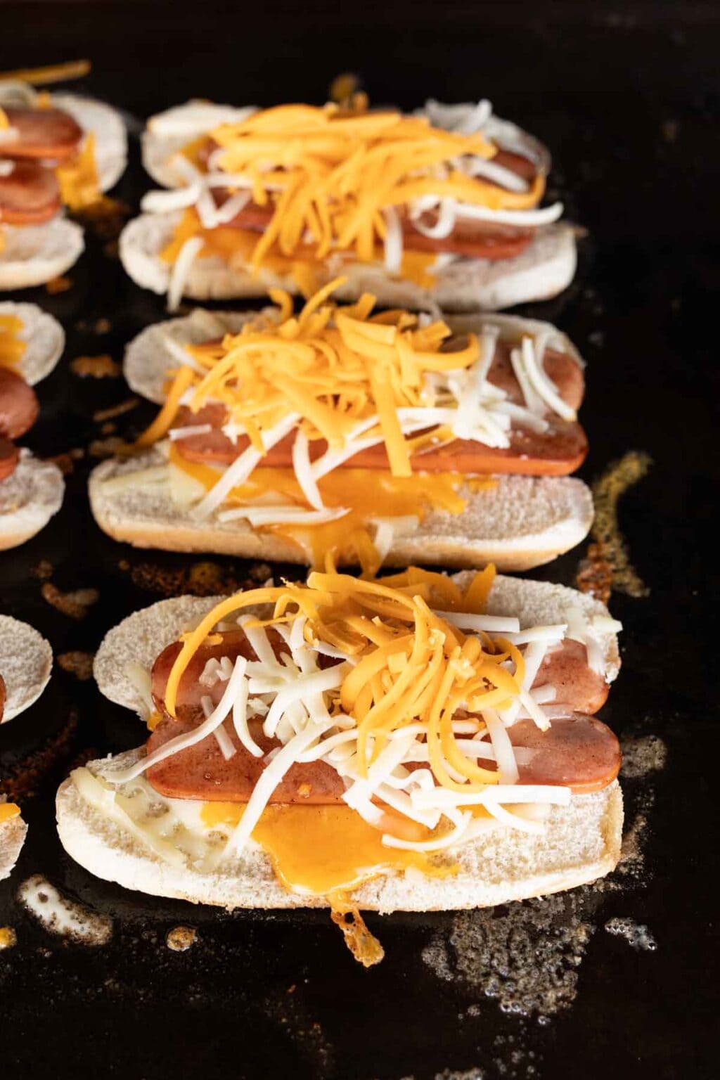 Grilled Cheese Hot Dogs - grillonadime.com