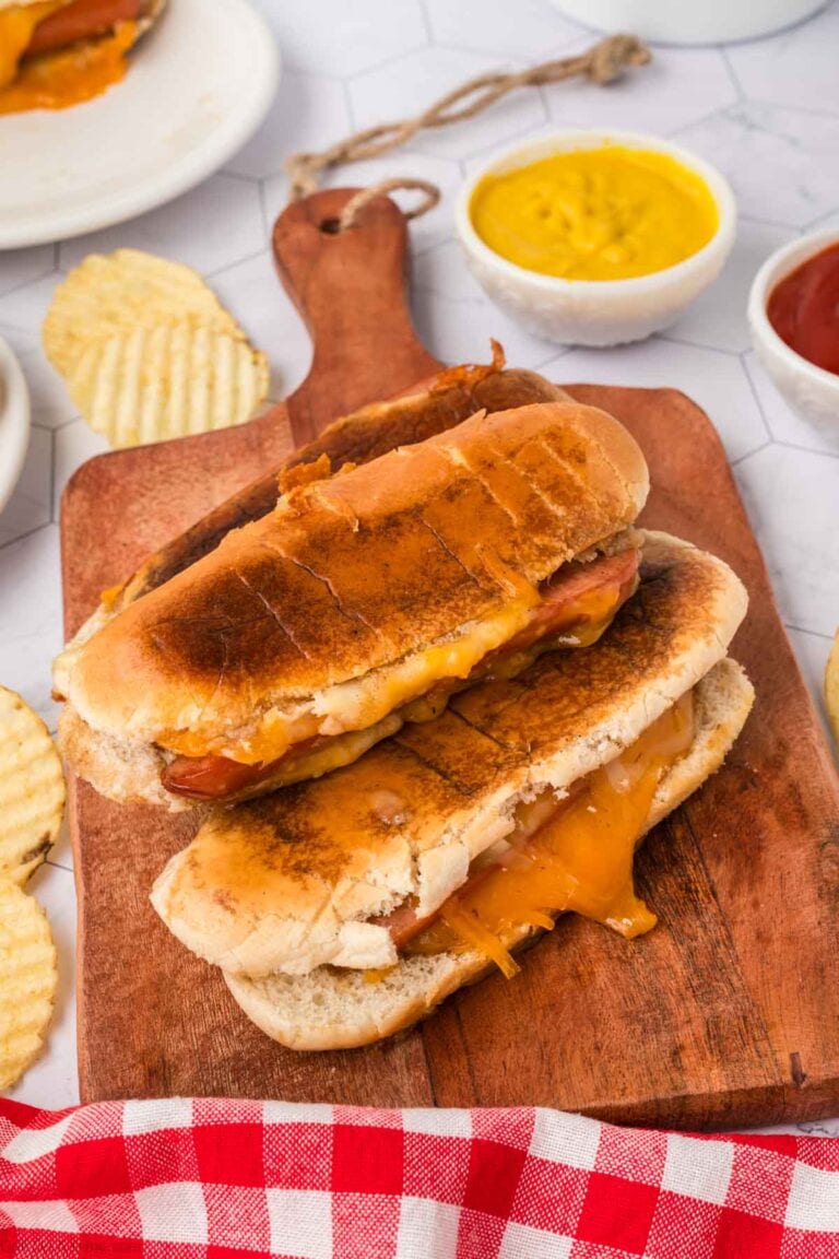 Grilled Cheese Hot Dogs - grillonadime.com