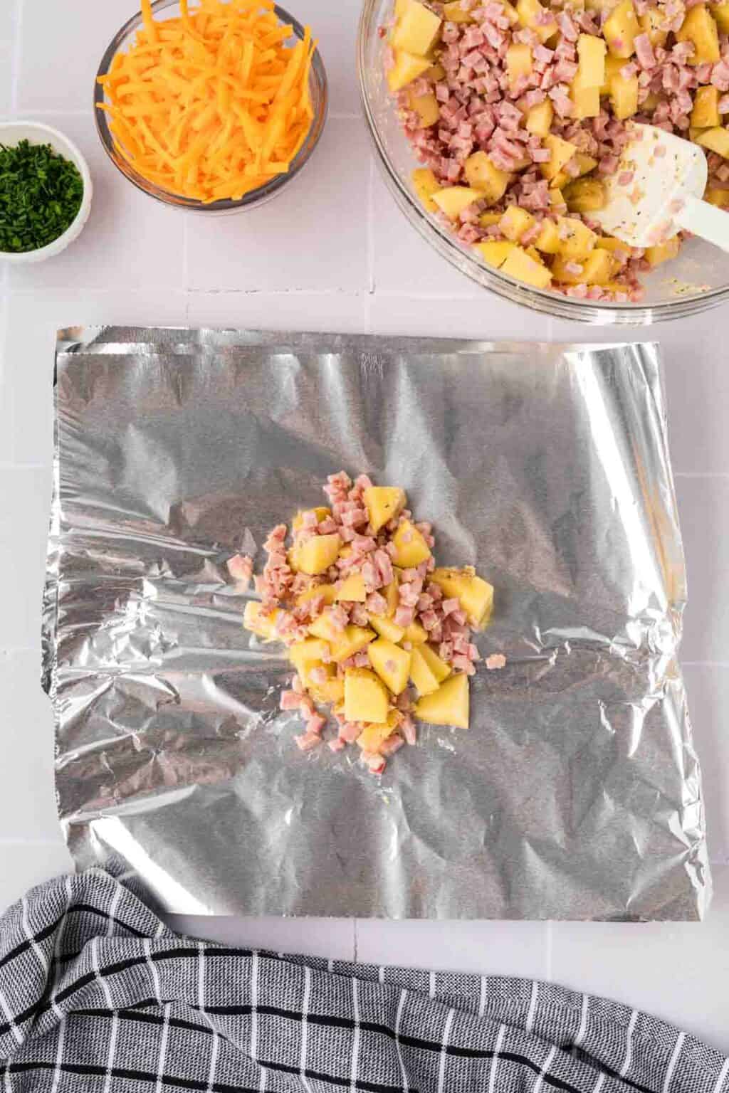 Ham and Potato Foil Packets for Easy Dinners - grillonadime.com